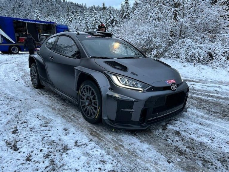 La Toyota GR Yaris Rally2 è pronta per il 2024 ed esce allo scoperto ...